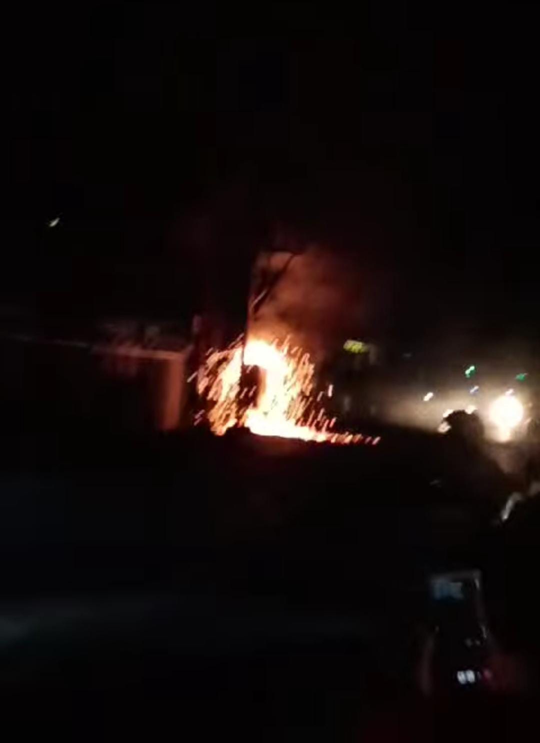 Gardu Listrik Depan Depot Pertamina Lahat Terbakar Bikin Panik Warga ...