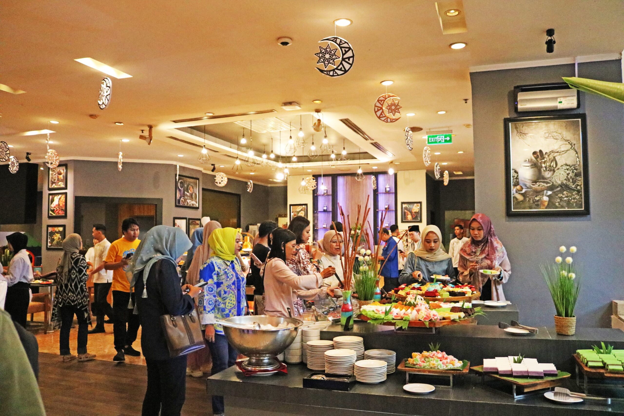 Ramadhan Tjakap Aryaduta Hadirkan Iftar Buffet Bertema Asian Hawkers di ...